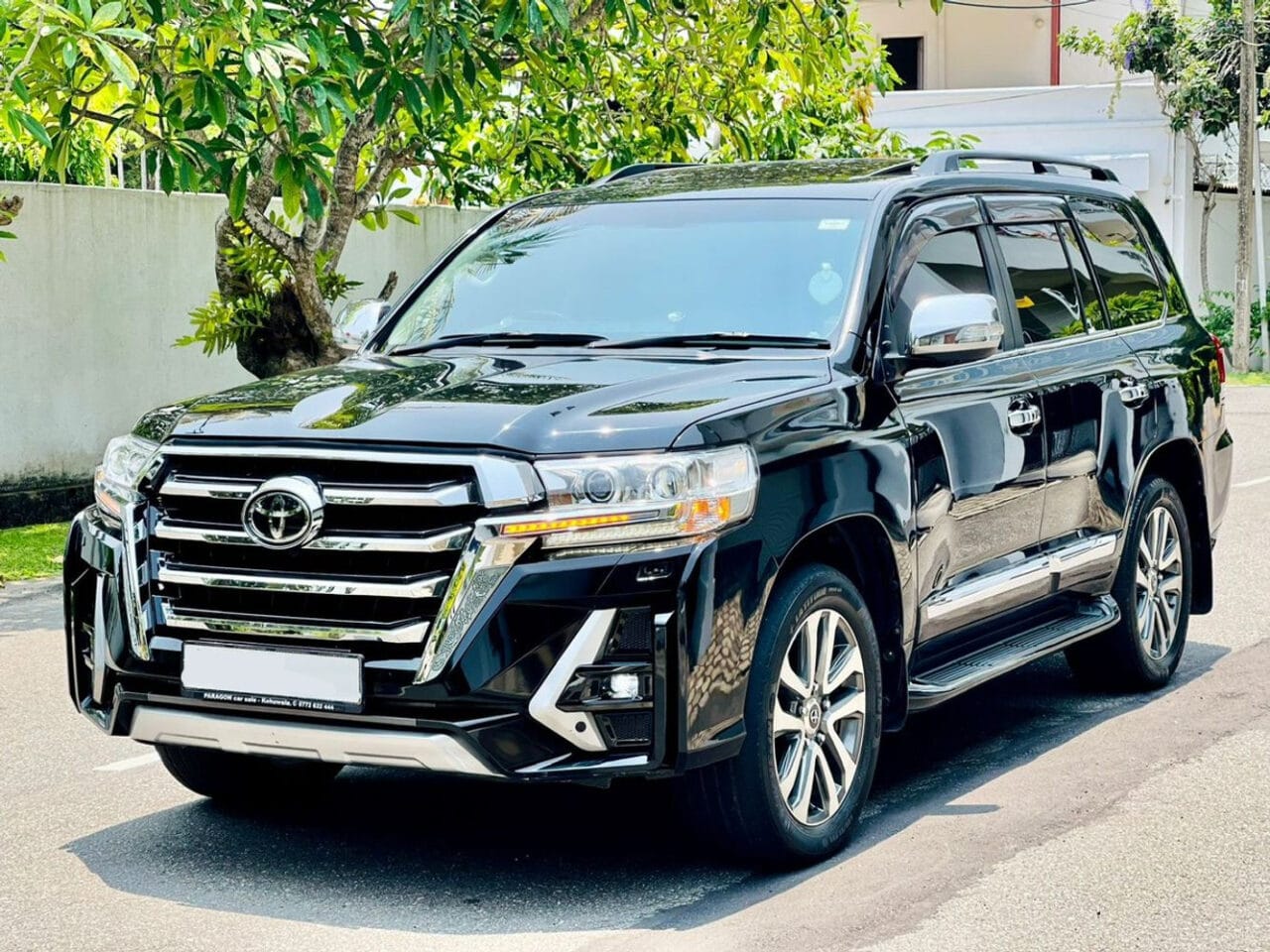 Toyota Land Cruiser V8 - Karanadi Tours